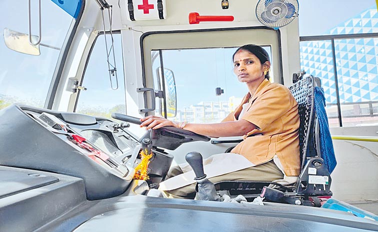 నా దారి రహదారి | Meet Makkala Madhavi First Female Bus Driver In ...