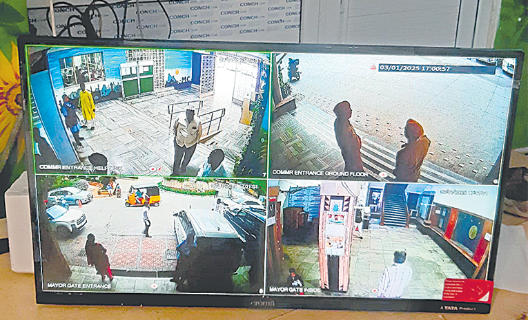 మీరు కెమెరా నిఘాలో ఉన్నారు! | Special arrangements at GHMC head office ...