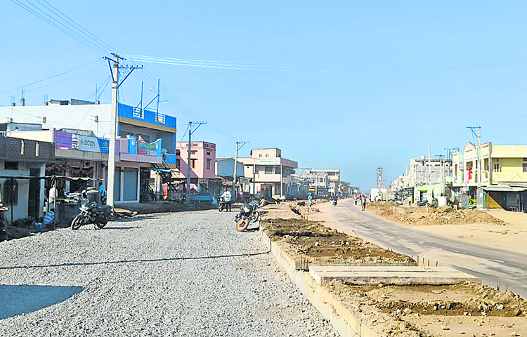 కూల్చి'వెతలు' లేని హైవే! | Local public representatives had a vision 40 ...