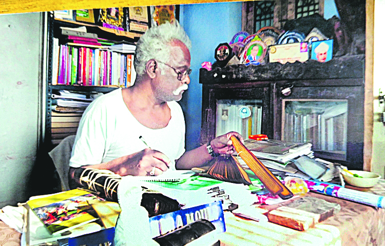 తాళపత్ర గ్రంథ పరిష్కారానికి కేరాఫ్‌ చంద్రమౌళి | Chandramouli carafe for ...