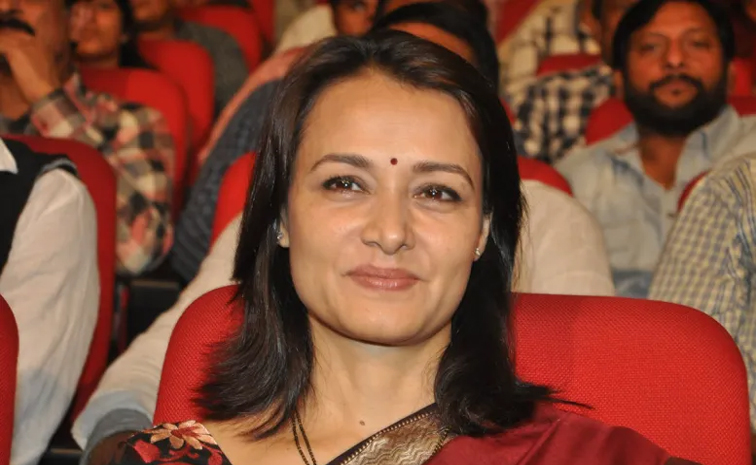 ఆరేళ్ల వయసు నుంచే ఆ పని చేస్తున్నా: అమల | Actress Amala Akkineni Says ...