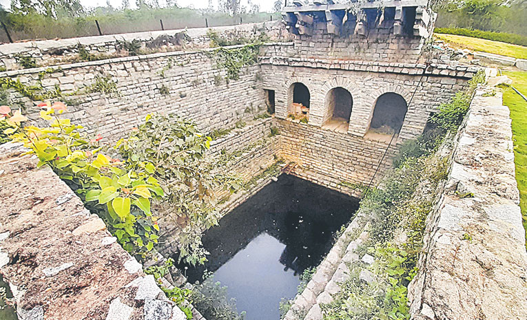 చారిత్రక దారి.. 300 ఏళ్ల మెట్లబావి | Choutuppal Lingojigudem metla bavi ...