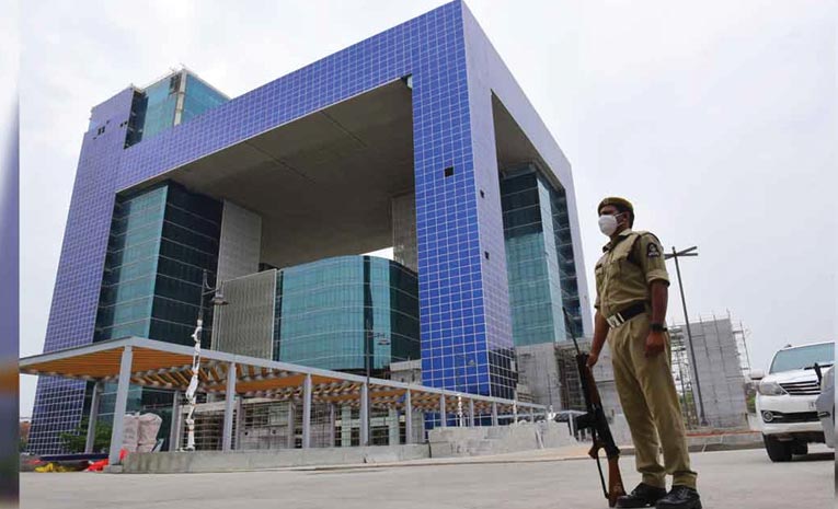 ‘కమాండ్‌’ తప్పిందా? | command control center fake task force constable ...