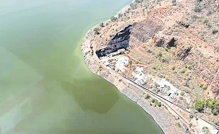 నీళ్లు దూకని సొరంగాలు! | SLBC tunnel project details: Telangana | Sakshi