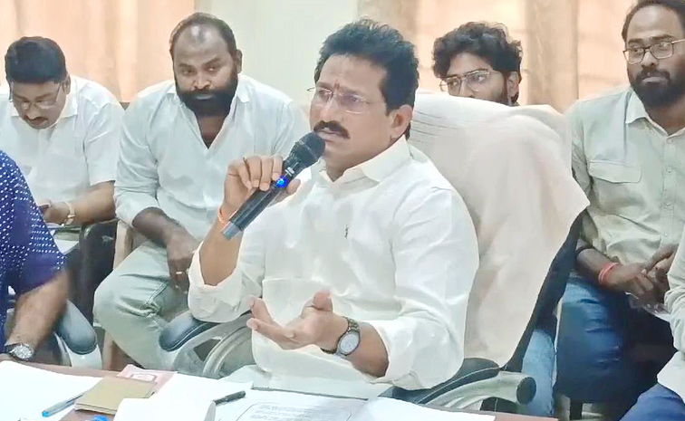 జనసేన ఎమ్మెల్యే నాయకర్‌ రౌడీయిజం | Janasena MLA Bommidi Nayakar ...