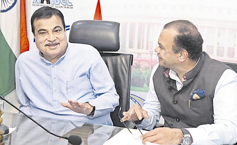 రెండు నెలల్లో ట్రిపుల్‌ ఆర్‌ ఆమోదం! | Komatireddy Venkat Reddy meets ...