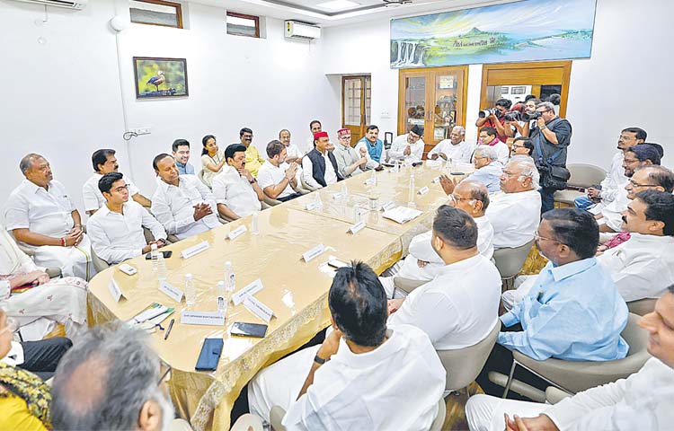 ‘ఇండియా’ కూటమి లేనట్టేనా? | Remarkable comments by CPM Polit Bureau ...