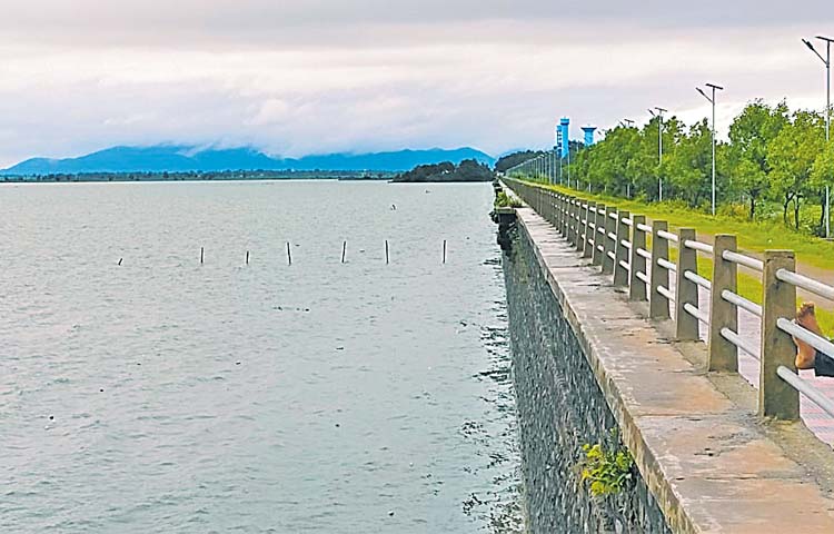 ఔరా.. వైరా.. | The intact 100 year old Wyra Reservoir | Sakshi