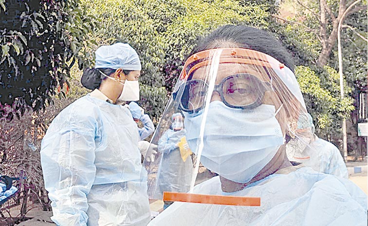 ప్రతి పేషెంట్‌ కోసం మొక్కుకునేదాన్ని! | Telangana in first wave of ...