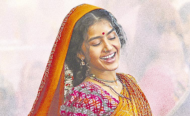 అందాల సిరి | Anupama Parameswaran Paradha first single Maa Andhaala ...