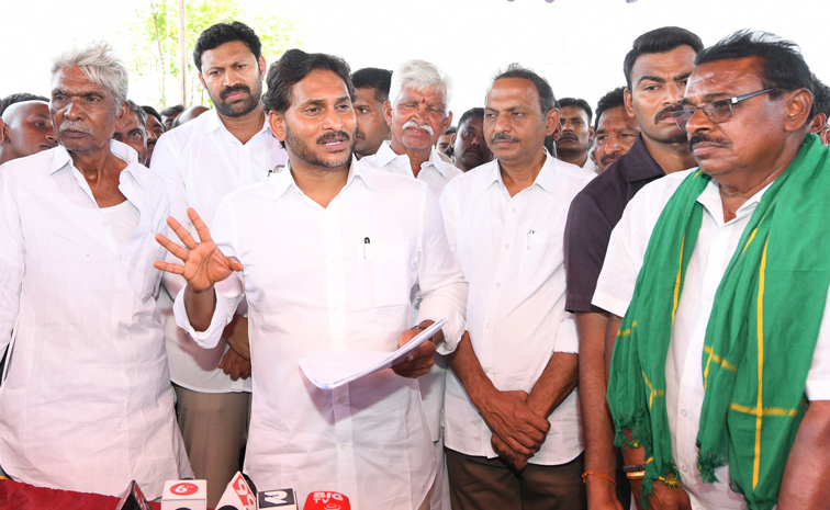 రైతులపై కూటమి ప్రభుత్వ కపట ప్రేమ: వైఎస్‌ జగన్‌ | YS jagan Meets Farmers At Lingala In YSR ...