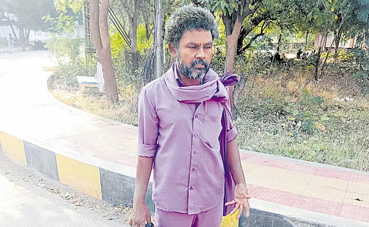 కలెక్టరేట్‌ ఎదుట రైతు ఆత్మహత్యాయత్నం | VRO Demands Bribe To Resolve Land Issue In Andhra Pradesh ...