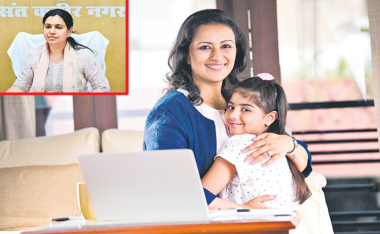 ఆఫీసులో అమ్మ... ఇంట్లో బిడ్డ | IAS officer Divya Mittal shared some ...