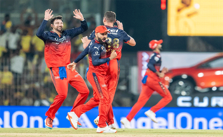 #RCB: సీఎస్‌కే కంచు కోట బ‌ద్ద‌లు.. 17 ఏళ్ల త‌ర్వాత తొలి విజ‌యం | RCB ...