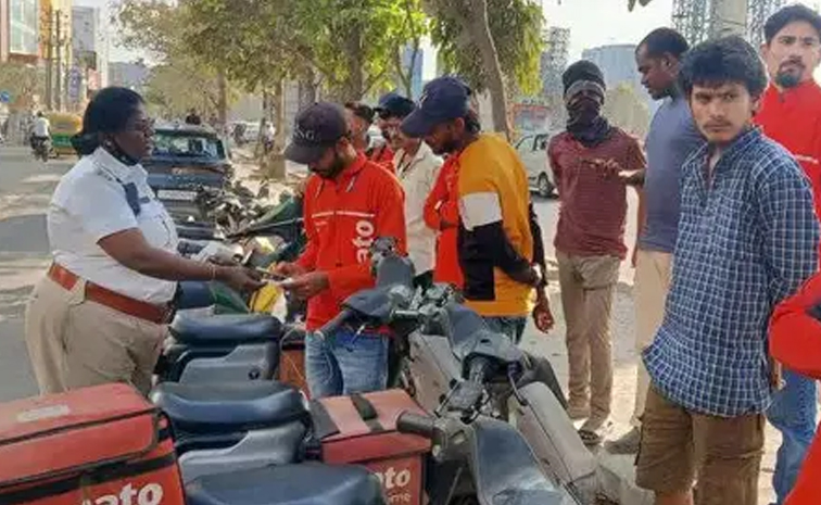 కష్టజీవులపై చలానాస్త్రం! ‘రూ.9.6 లక్షలు పిండేశాం’ | e commerce riders ...