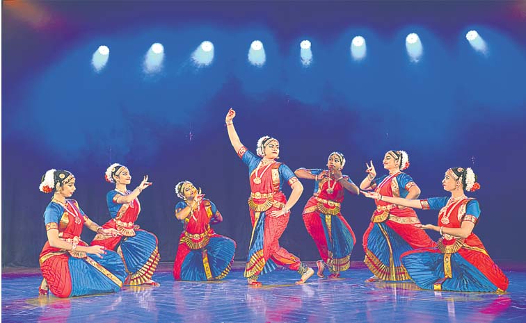 ఖండాంతరాలు దాటిన నృత్యం | Secunderabad Sri Vari Padalu Students will ...
