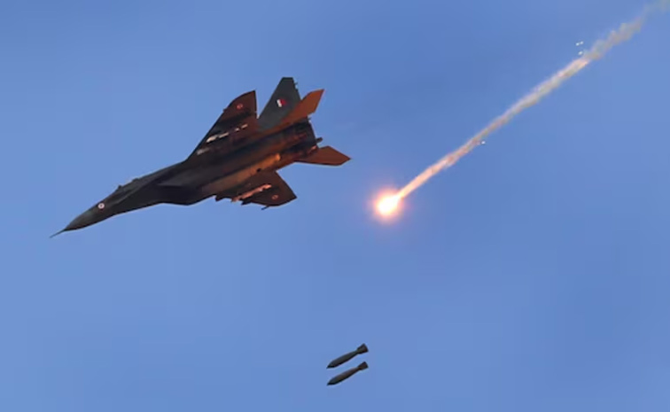 వైమానిక దాడికి రెడీనా ? | Indian Air Force conducts large-scale exercise Aakraman amid Indo-Pak ...