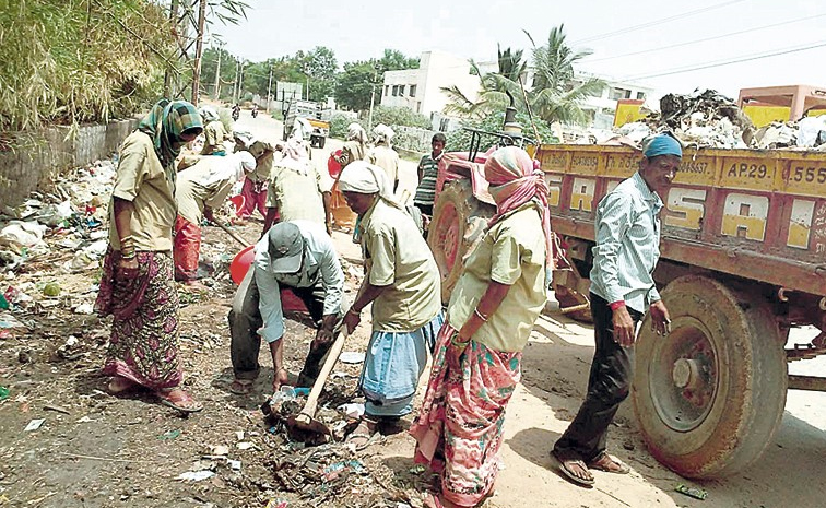 వెంటాడుతున్న తీవ్ర అనారోగ్యం..మారని జీవితం ! | jawaharnagar sanitation workers miserable life ...