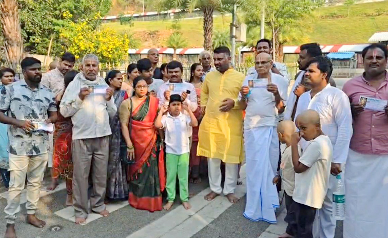 తిరుమల భక్తులకు ట్రావెల్స్ సంస్థ కుచ్చుటోపీ.. భక్తుల ఆవేదన | Bengaluru ...