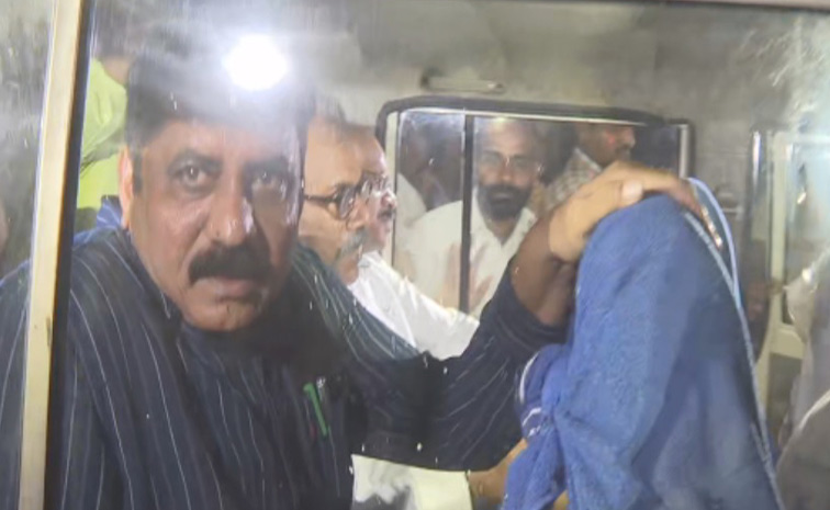 ధనుంజయరెడ్డి, కృష్ణమోహన్ రెడ్డికి రిమాండ్ | Dhanunjaya Reddy And Krishna Mohan Reddy Remand For ...