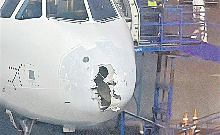 దెబ్బతిన్న ముందుభాగంతోనే లాండింగ్‌ | IndiGo Flight Lands Safely With ...