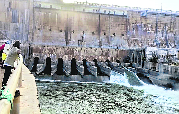 తాగునీటి కోసం కృష్ణా జలాల కేటాయింపు | Allocation of Krishna waters for drinking water | Sakshi
