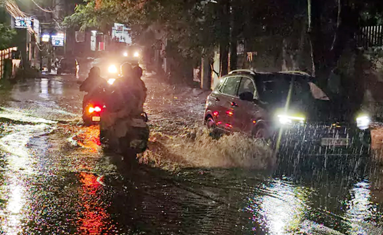 హైదరాబాద్‌లో దంచికొట్టిన వాన | Telangana Weather: Heavy Rain Poured In ...