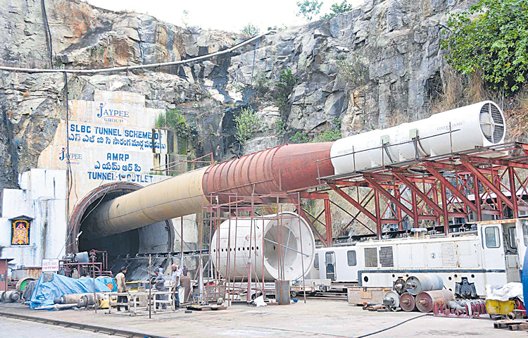 సొరంగం పనులు ముందుకు సాగేదెప్పుడు? | SLBC tunnel excavation stalled ...