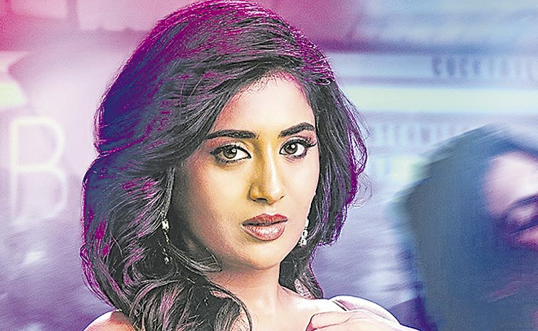 త్రీ రోజెస్‌ | Glimpse of Rashi Singh from Web Series 3 Roses Season 2 ...