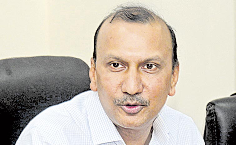 నవీన్‌ మిత్తల్‌ బదిలీ | Telangana government executes major reshuffle ...