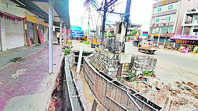 నిబంధనలకు తూట్లు | - | Sakshi