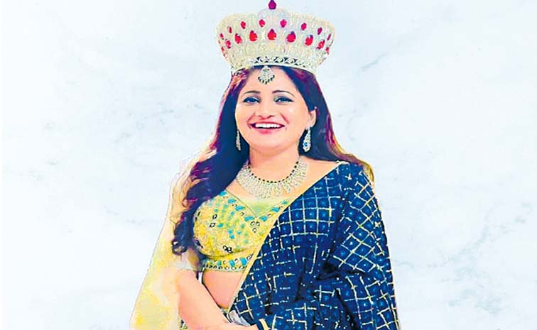 ‘మిసెస్‌ ఆసియా వరల్డ్‌–2025’ విజేత రేవతి | Mrs Asia World 2025 Dr Surya ...