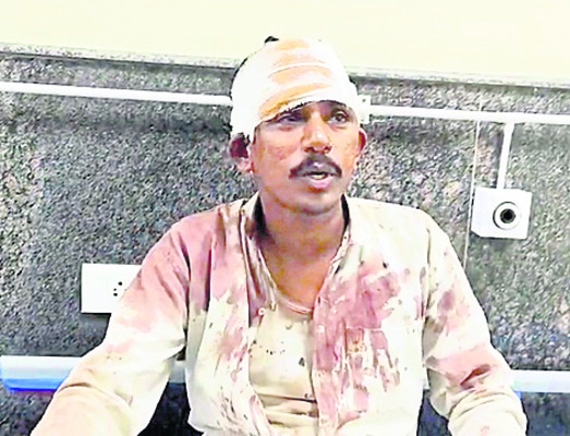 యువకుడిపై గుర్తు తెలియని వ్యక్తుల దాడి | - | Sakshi