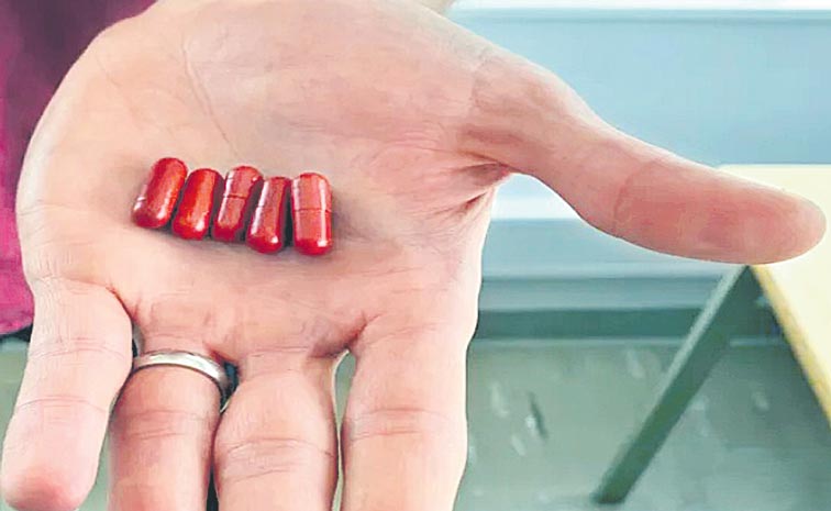 పూ పిల్స్‌తో సూపర్‌బగ్స్‌ ఖతం | Poop transplants might help protect ...