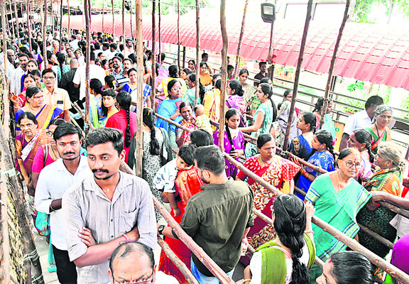 భద్రకాళీ శరణం మమః | - | Sakshi