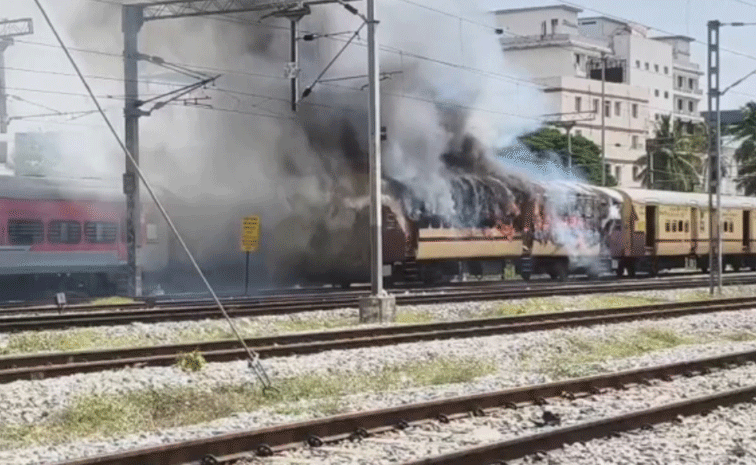 Tirupati: తిరుపతిలో రైలు ప్రమాదం | train fire accident at tirupati | Sakshi
