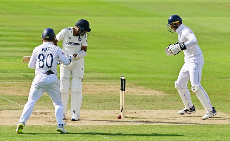 బ్యాట్‌ను నేలకేసి కొట్టిన సిరాజ్‌!.. ఓటమిపై స్పందన ఇదే | Some Matches ...