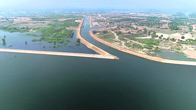 అవి‘నీటి’ అంతస్తులు | - | Sakshi
