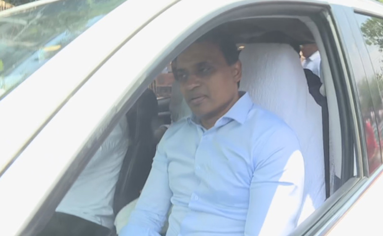 వైఎస్సార్‌సీపీ ఎంపీ మిథున్‌రెడ్డి అరెస్ట్‌ | AP Liquor Scam Case: YSRCP MP Mithun Reddy Arrested ...