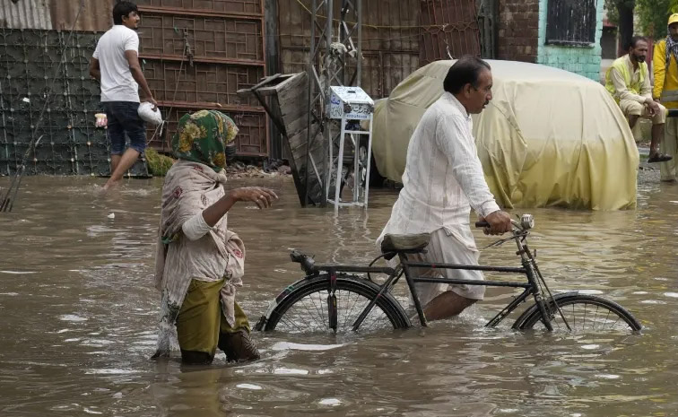 పాక్‌లో వర్ష బీభత్సం.. 200 మంది మృతి | Pakistan Monsoon Horror Over 200 ...