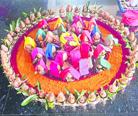 నాళంవారి సత్రం భూముల కౌలు వేలం మళ్లీ వాయిదా | - | Sakshi