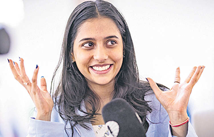 చరిత్ర సృష్టించిన దివ్య దేశ్‌ముఖ్‌ | Divya Deshmukh created history ...