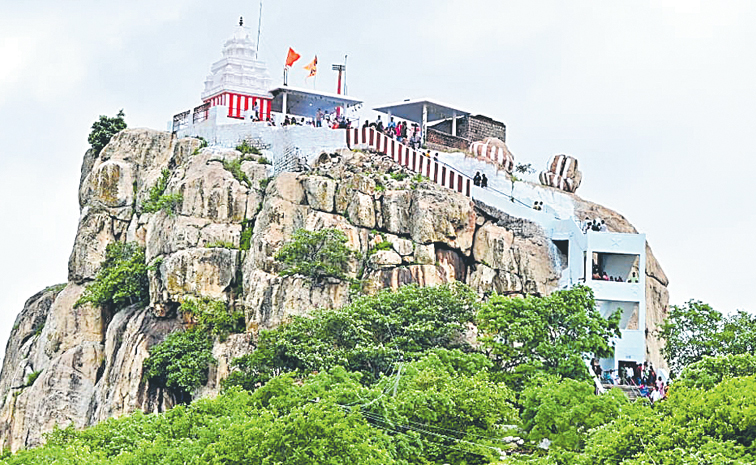 ఔషధవనంలో అపురూప ఆలయం | Wanaparthy Tirumalayya Gutta temple history and ...