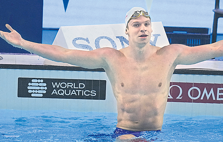 14 ఏళ్ల ప్రపంచ రికార్డు బద్దలు | New world record set at World Swimming ...