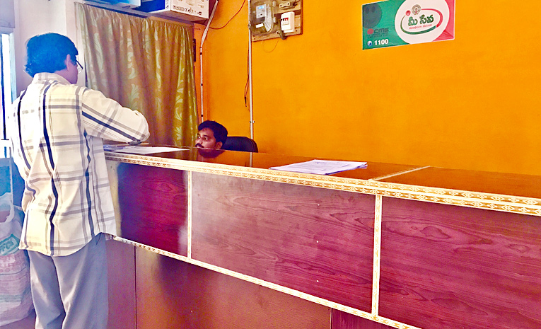 మీ సేవ.. మరింత చేరువ! | More Service Mee Seva centers in Hyderabad | Sakshi