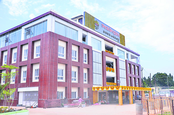 ఆ సీటు యమ హాటు..! | - | Sakshi