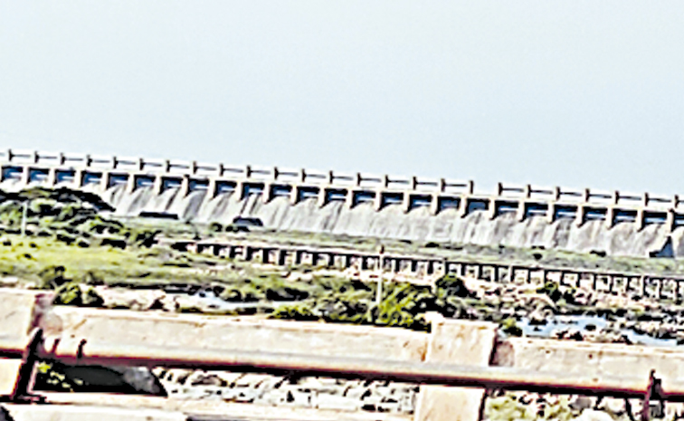 ప్రమాదంలో తుంగభద్ర డ్యాం 7 గేట్లు | Tungabhadra Dam in Danger Zone | Sakshi