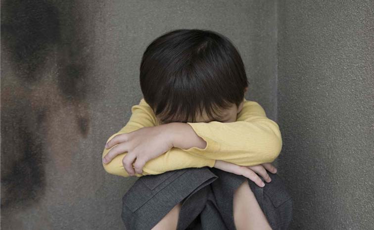 బాల్యపు గాయాలే భవిష్యత్‌ నిర్ణేతలు! | The impact of childhood trauma on ...