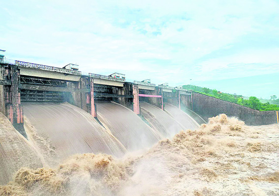 ‘కడెం’కు ఇక ఢోకాలేదు | - | Sakshi