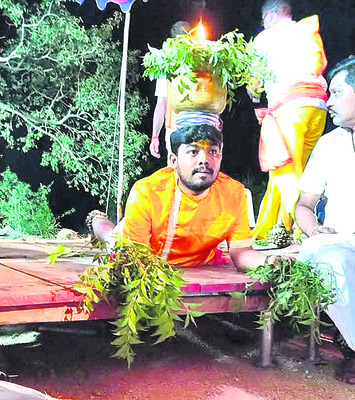 తాత బాటలో మనుమడు | - | Sakshi